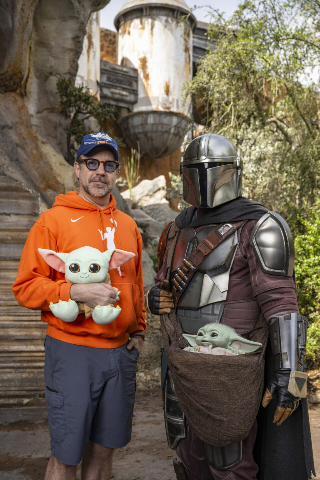 Jason Sudeikis Meets The Mandalorian and Grogu at Walt Disney World