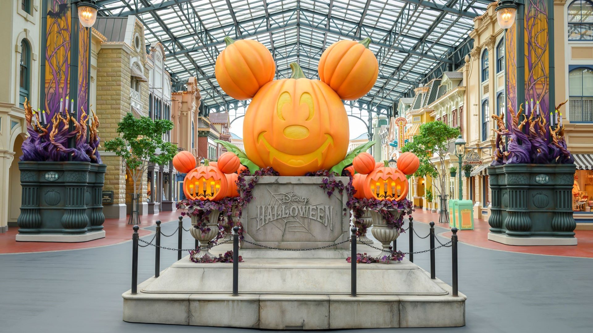 Tokyo Disney Resort Halloween Returns with Villains, Coco, Fireworks ...